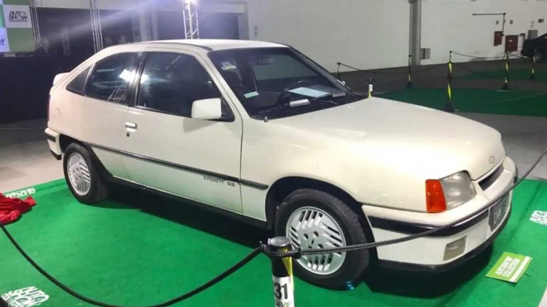 Collection: Chevrolet Kadett GS completa 30 anos e recebe placa preta
