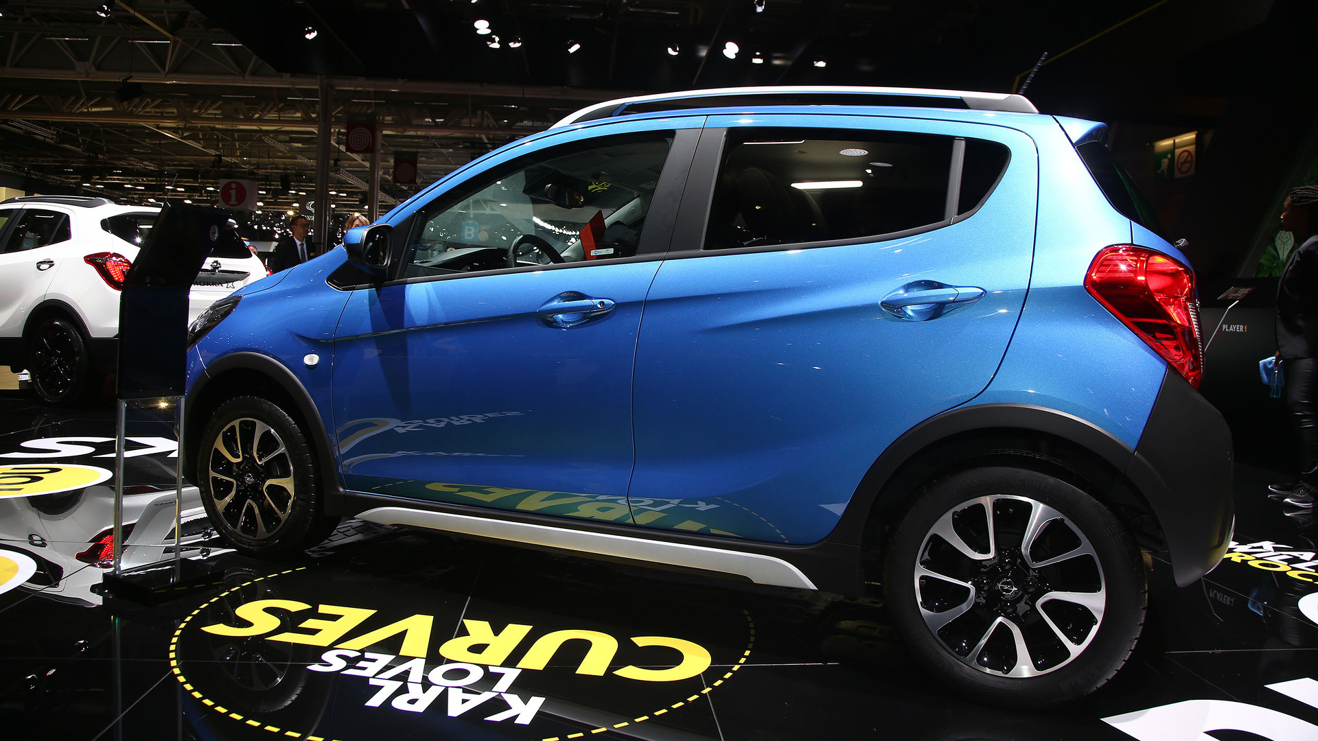 Opération séduction pour l'Opel Karl Rocks au Mondial de Paris