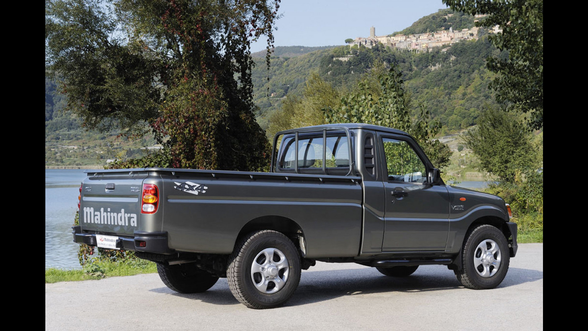 Mahindra Goa Hawk