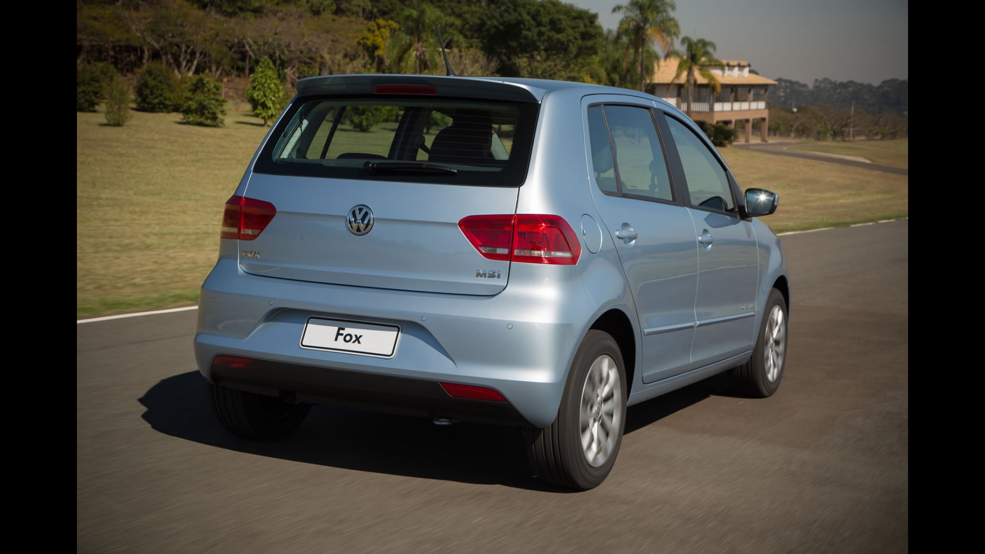 Mais caro, VW Fox 2016 adota 1.0 de 3 cilindros de vez - veja versões e ...