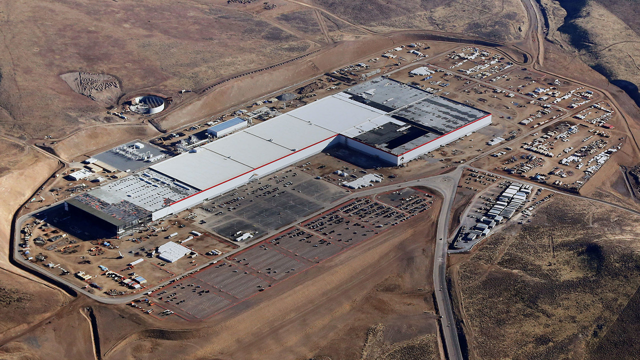 Tesla, Gigafactory'nin genişletme işlemlerini durdurdu
