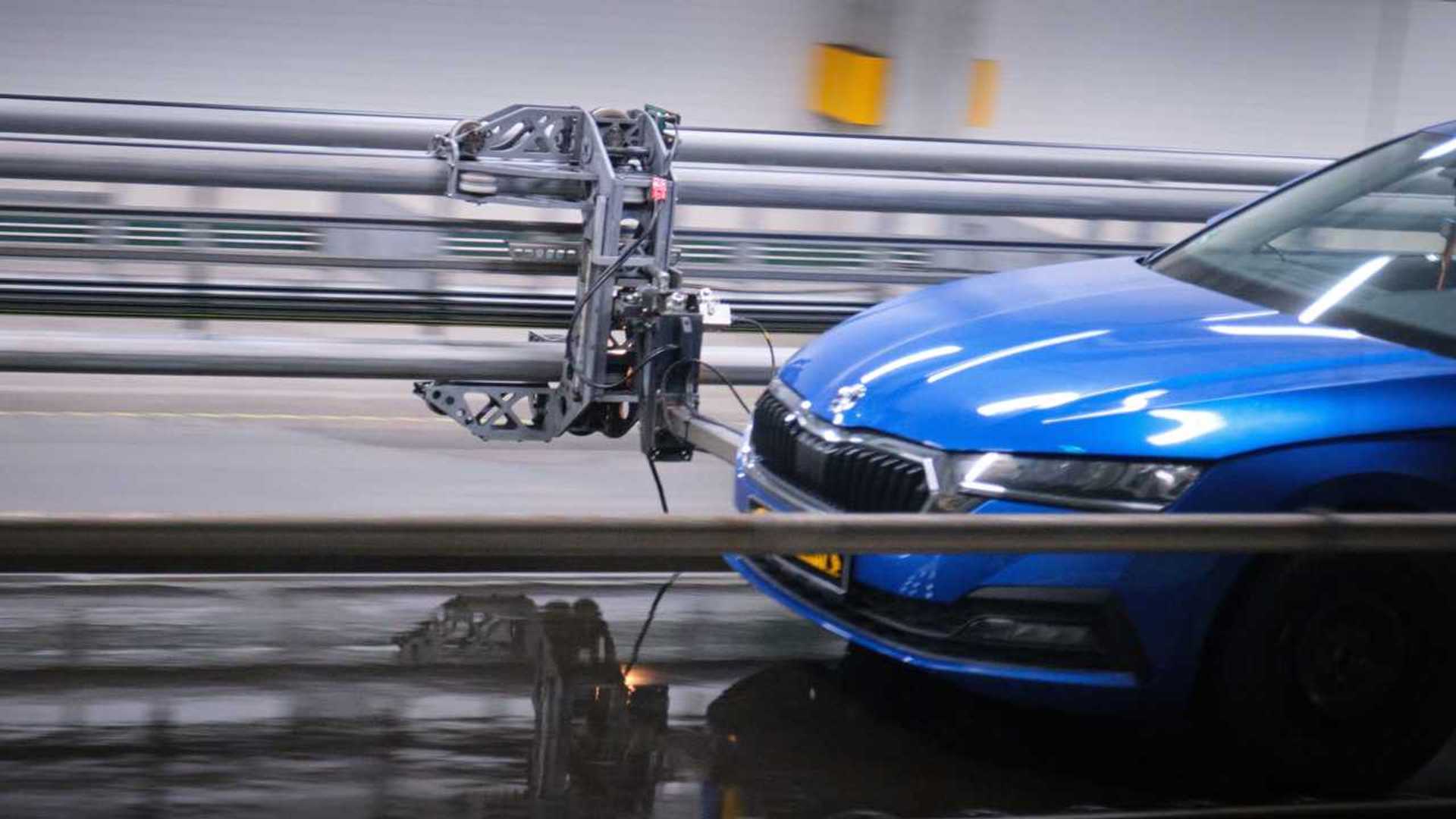 I futuristici test delle gomme, tra robot e "meteo a comando"