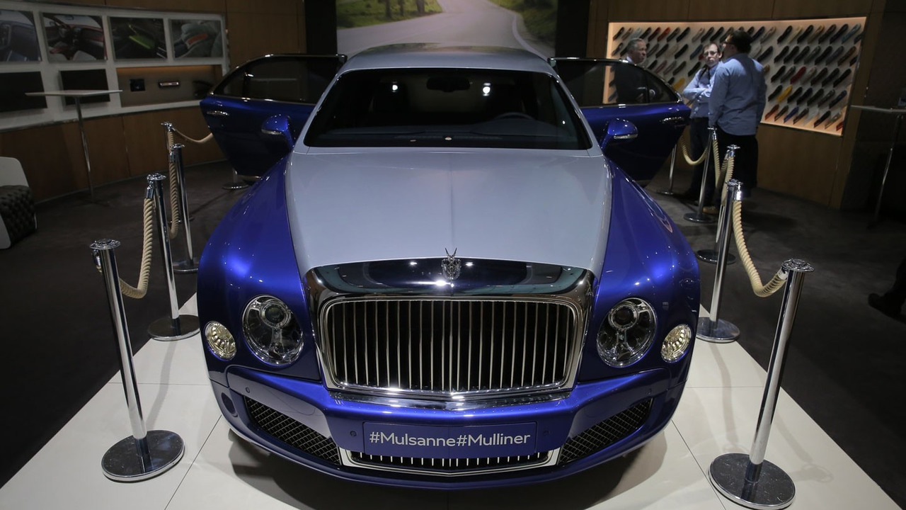 Bentley Mulsanne Grand Limousine Mulliner stretches in Geneva
