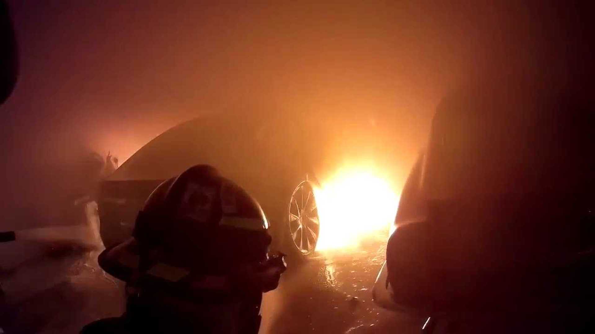 Another Tesla Model S Burns: Coral Gables Fire Department Films Rescue