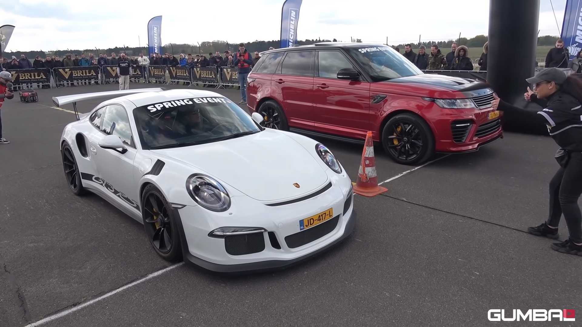 Range Rover Sport SVR, süper otomobiller ile drag yarışında