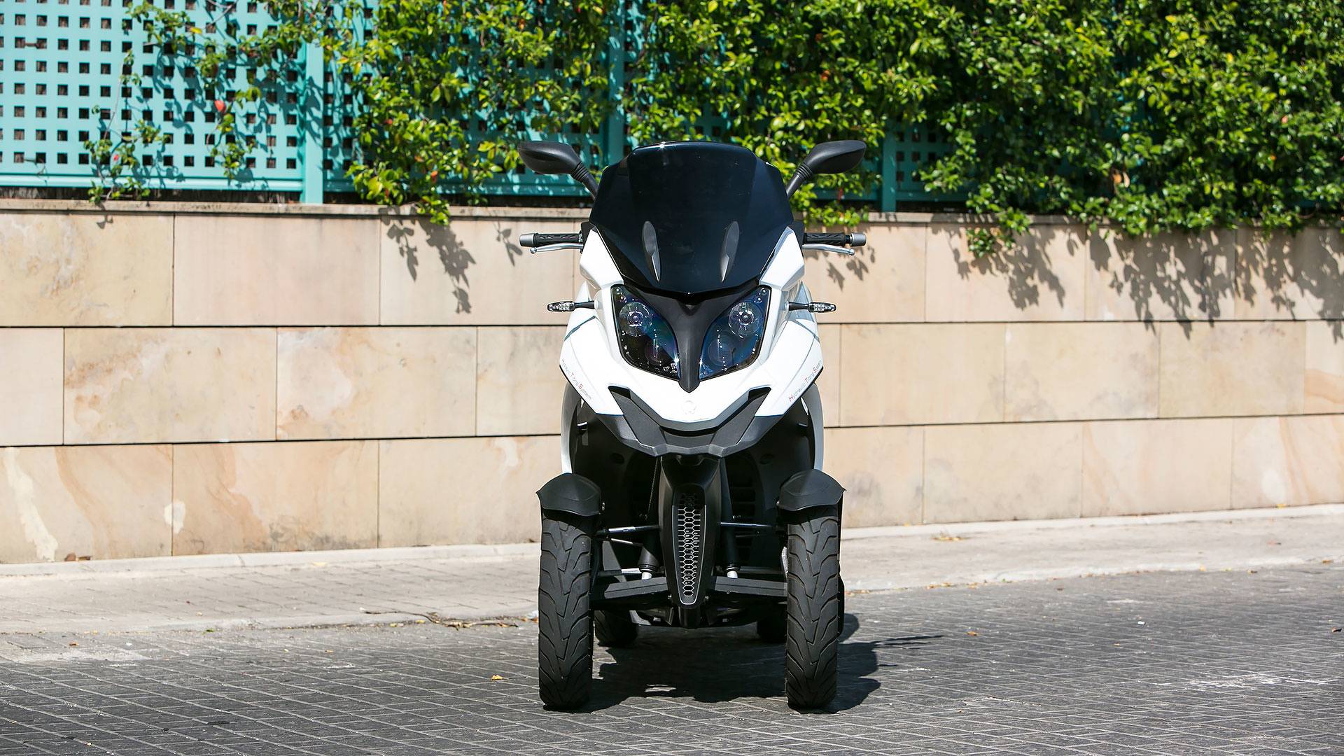 Probamos el Quadro4, un scooter de cuatro ruedas único