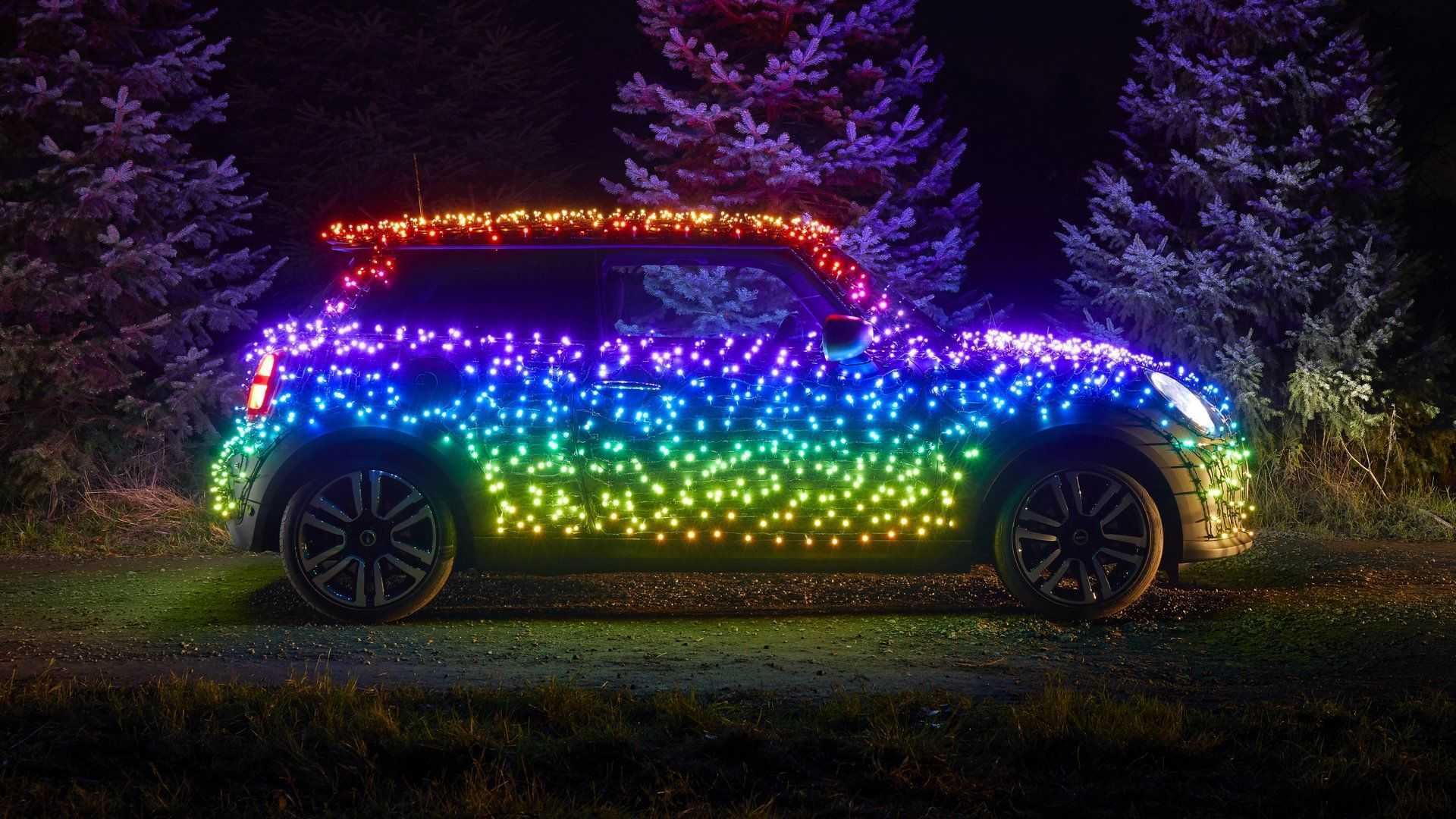 MINI elétrico com 'piscas-piscas' embarca em excursão beneficente