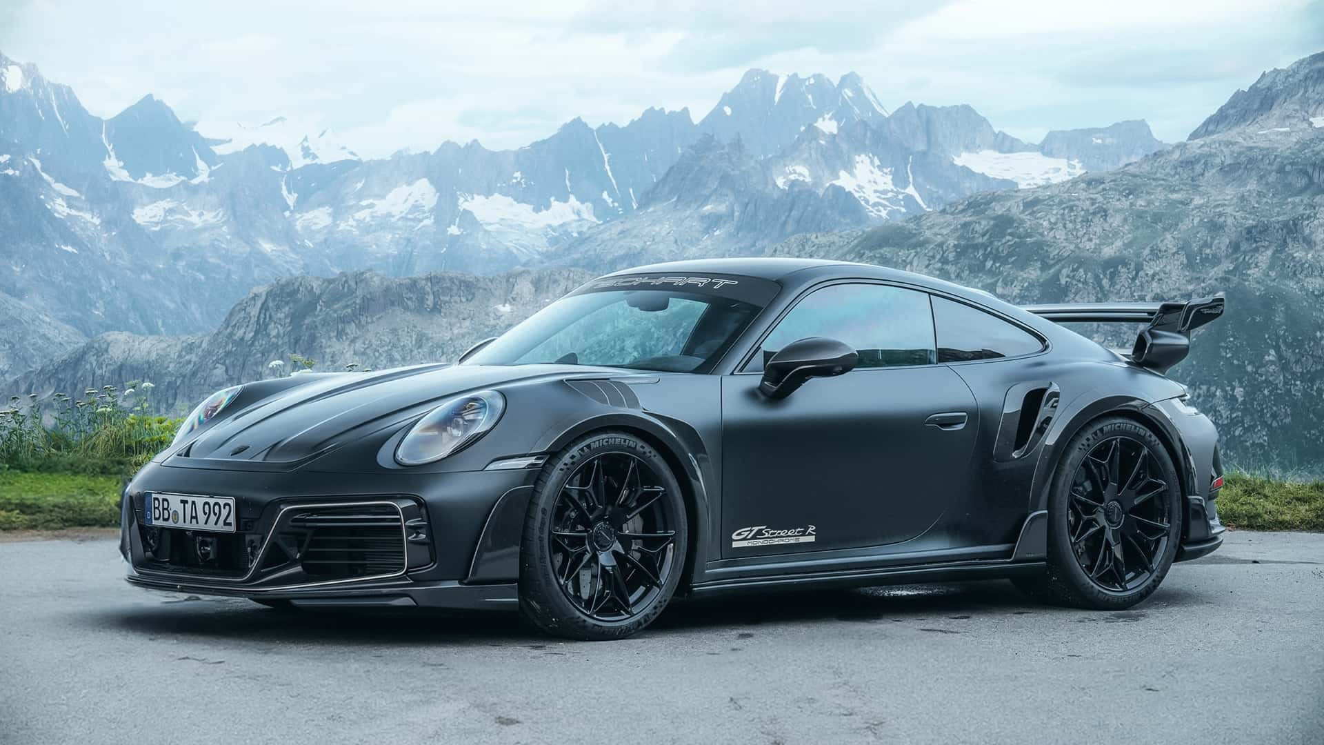 Techart sieht schwarz: Der Porsche 911 Turbo Monochrome