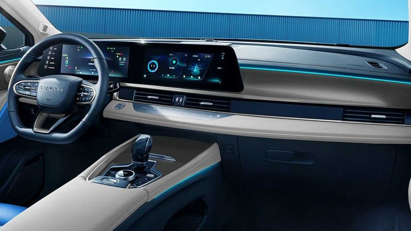 Em breve no Brasil, Chery Omoda 5 chega à Rússia com interior inédito