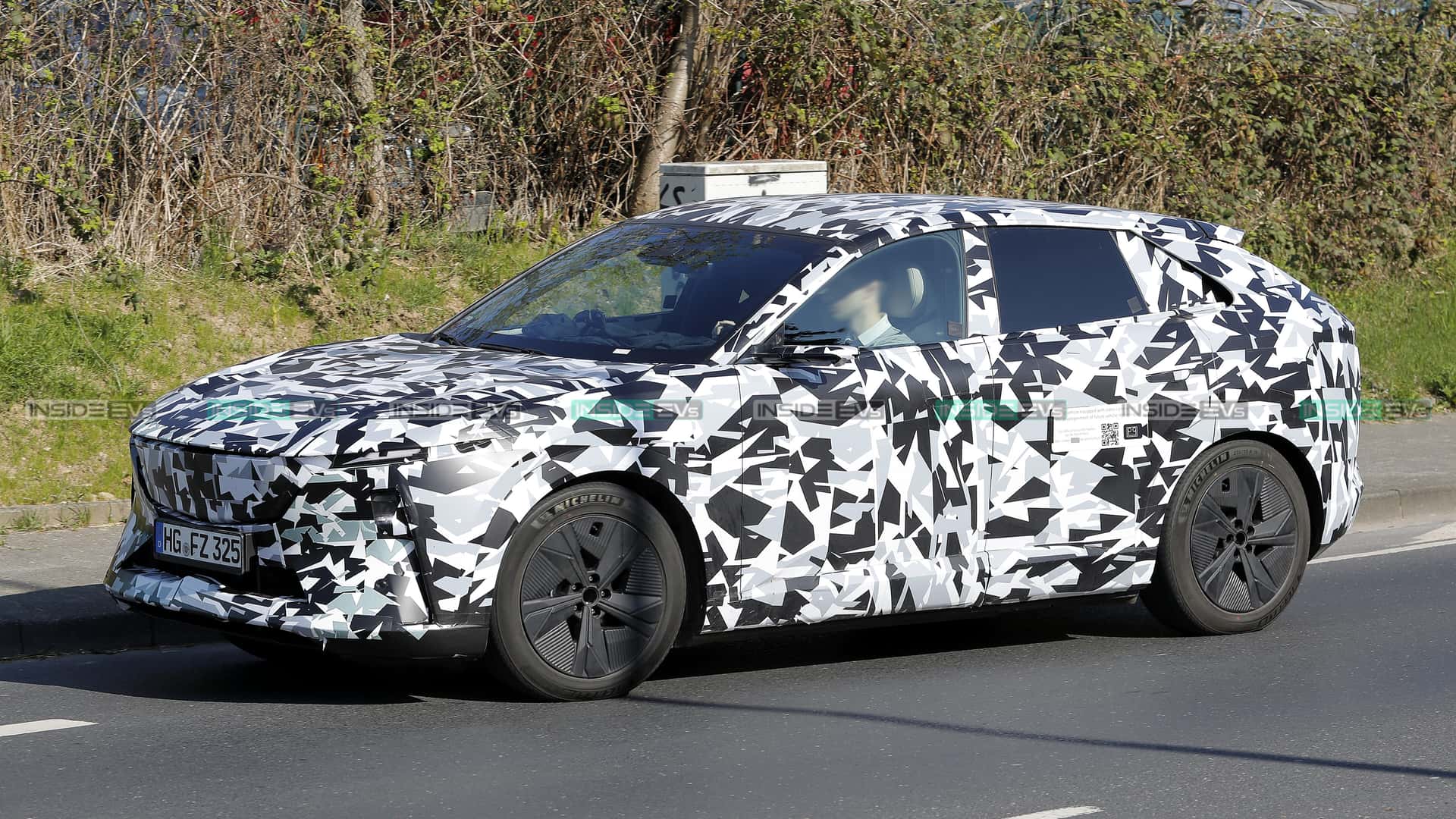 Mazda CX-6e: Nach dem Teaser nun ein Erlkönig