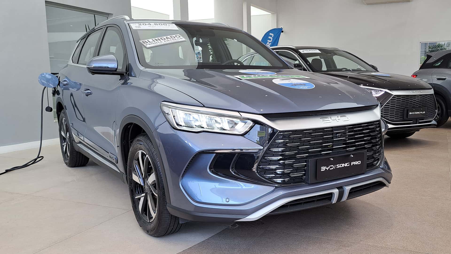 M1 nas lojas: BYD Song Pro 2026 recebe ADAS mais completo e cor preta