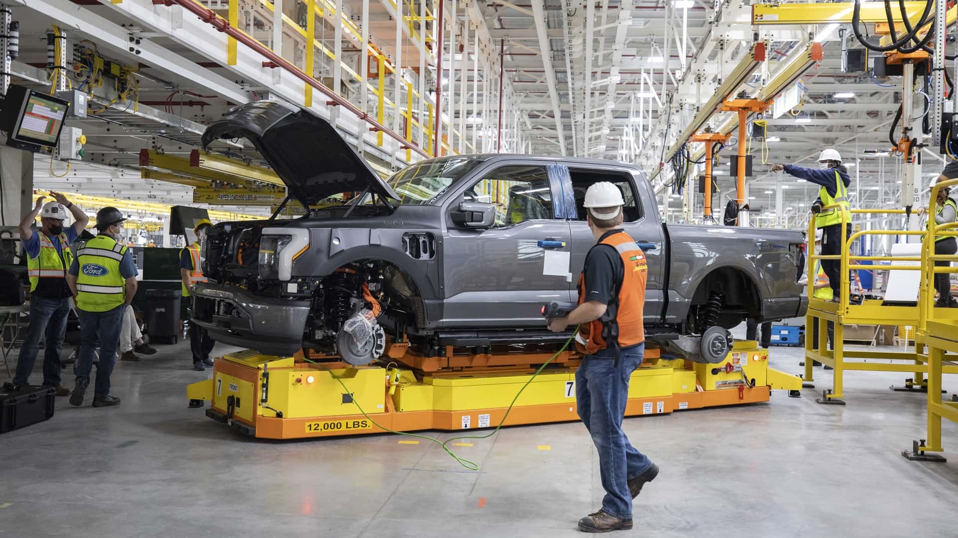 Ford riprende i lavori per la gigafactory americana di batterie LFP