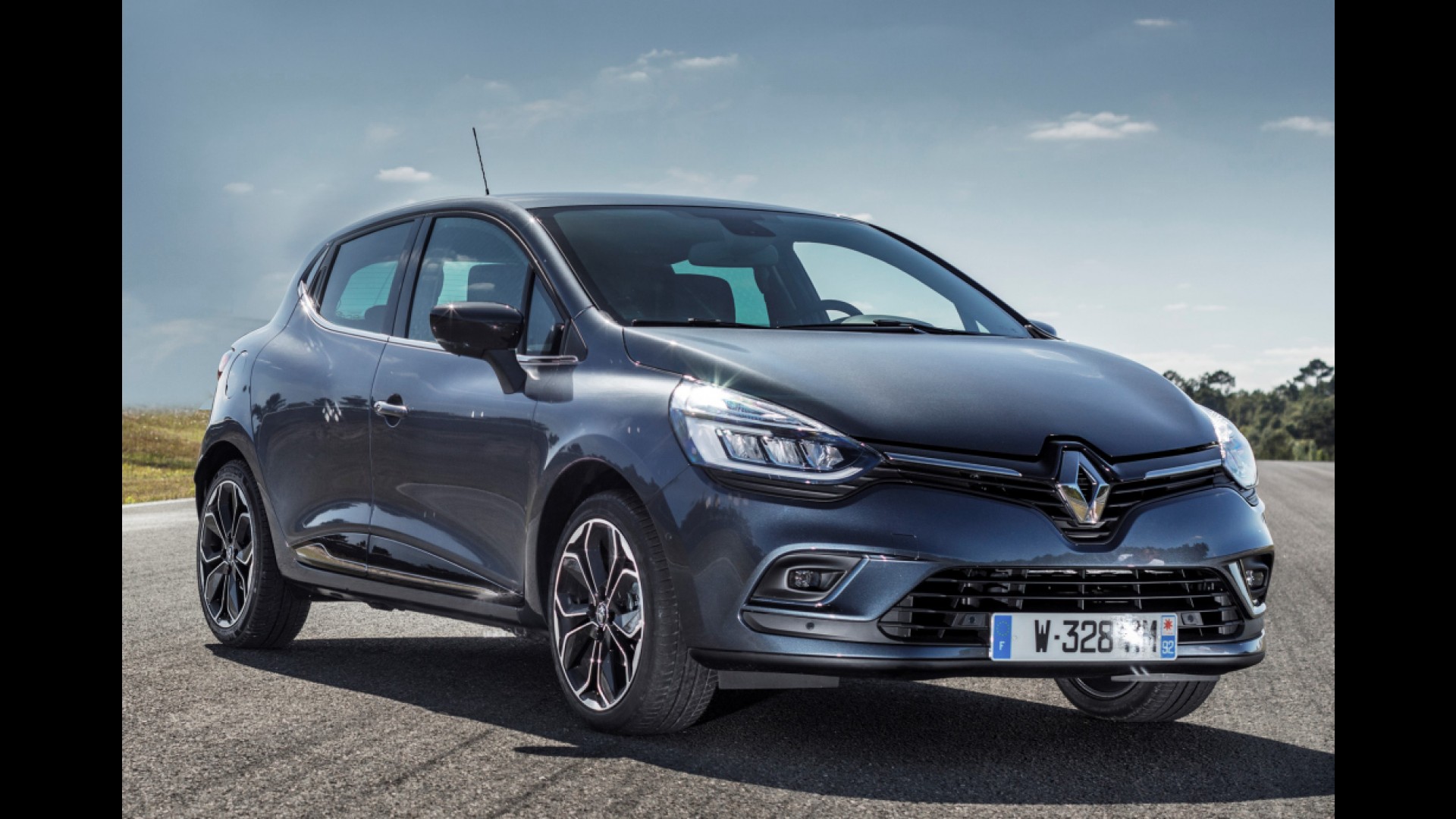 Nova geração do Renault Clio estreia em 2018 e promete interior ...
