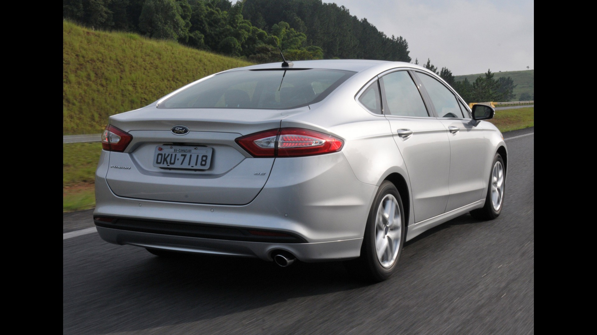 Flagra! Ford já testa Fusion 2016 reestilizado no Brasil