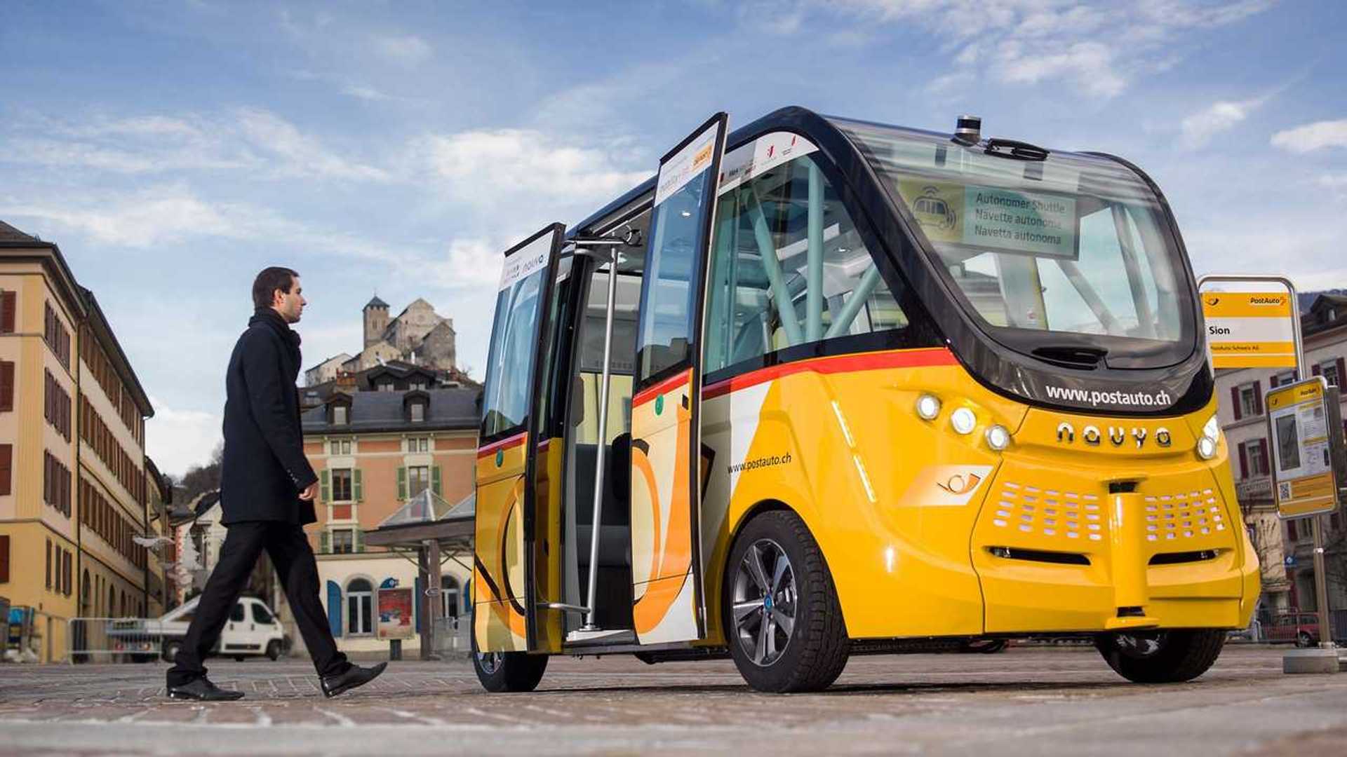 Navya Arma Electric Self-Driving Shuttles Visits 2017 CES - Video