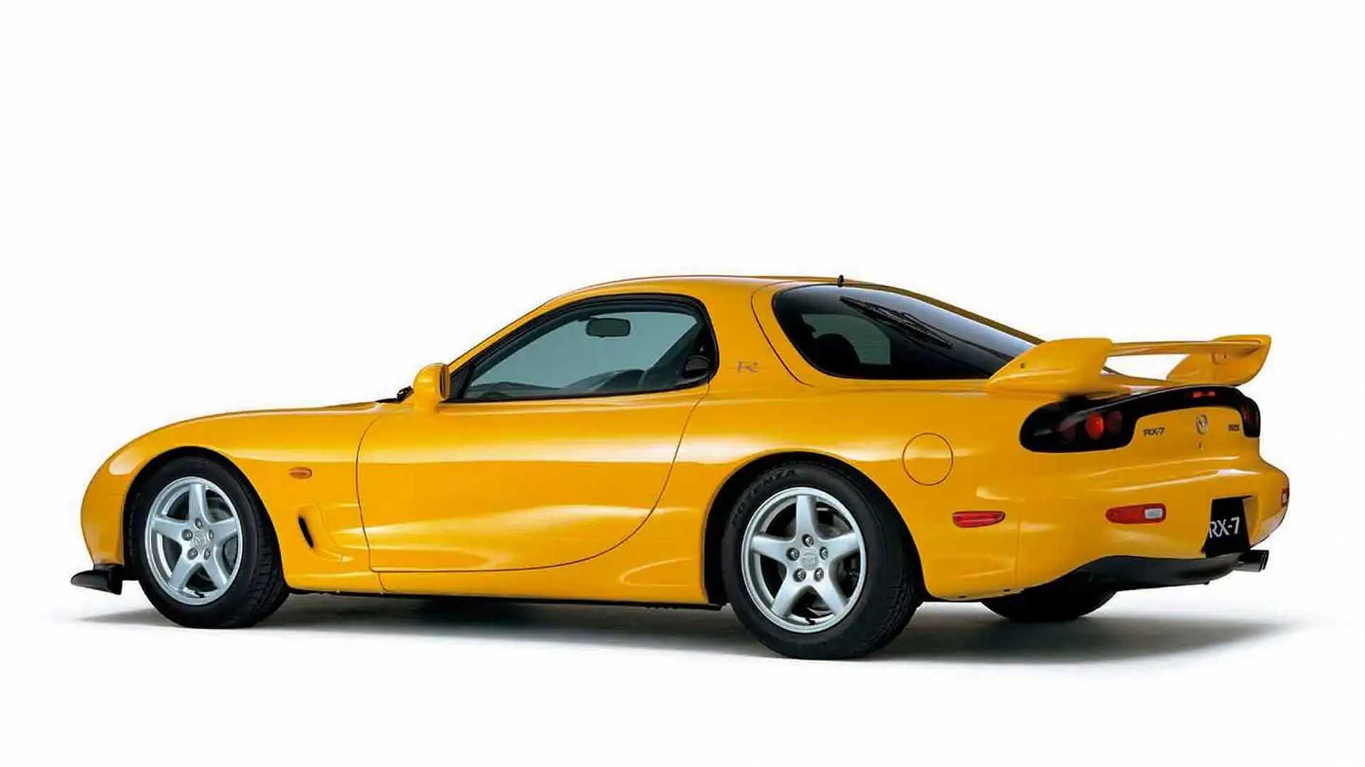 Mazda RX-7 (1978-2003): Mobil Ikonik yang Identik dengan Mesin Rotary