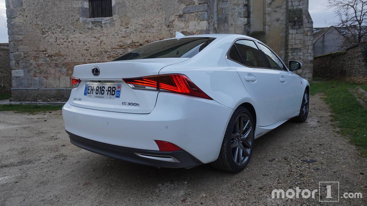 Essai Lexus IS 300h - Belle mais pas rebelle