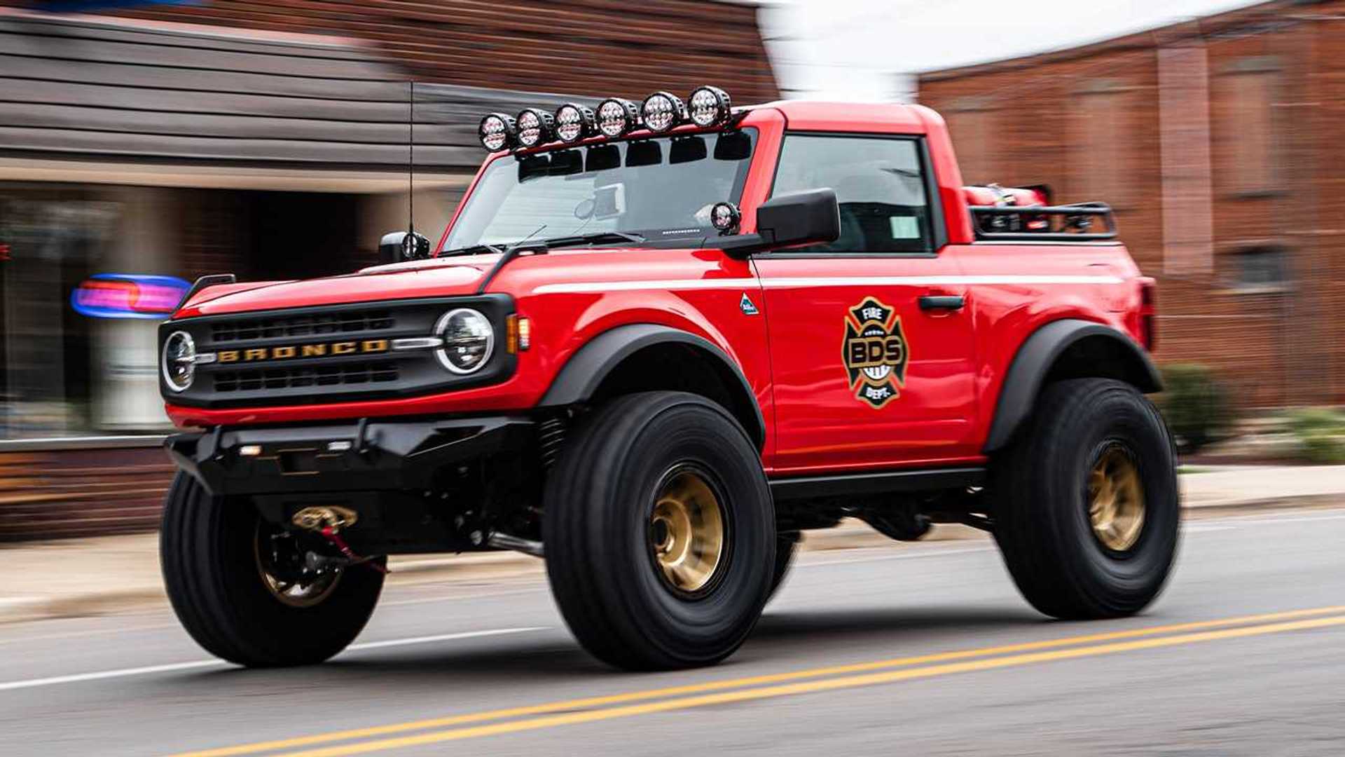 Este Ford Bronco se ha convertido en un pick-up de bomberos