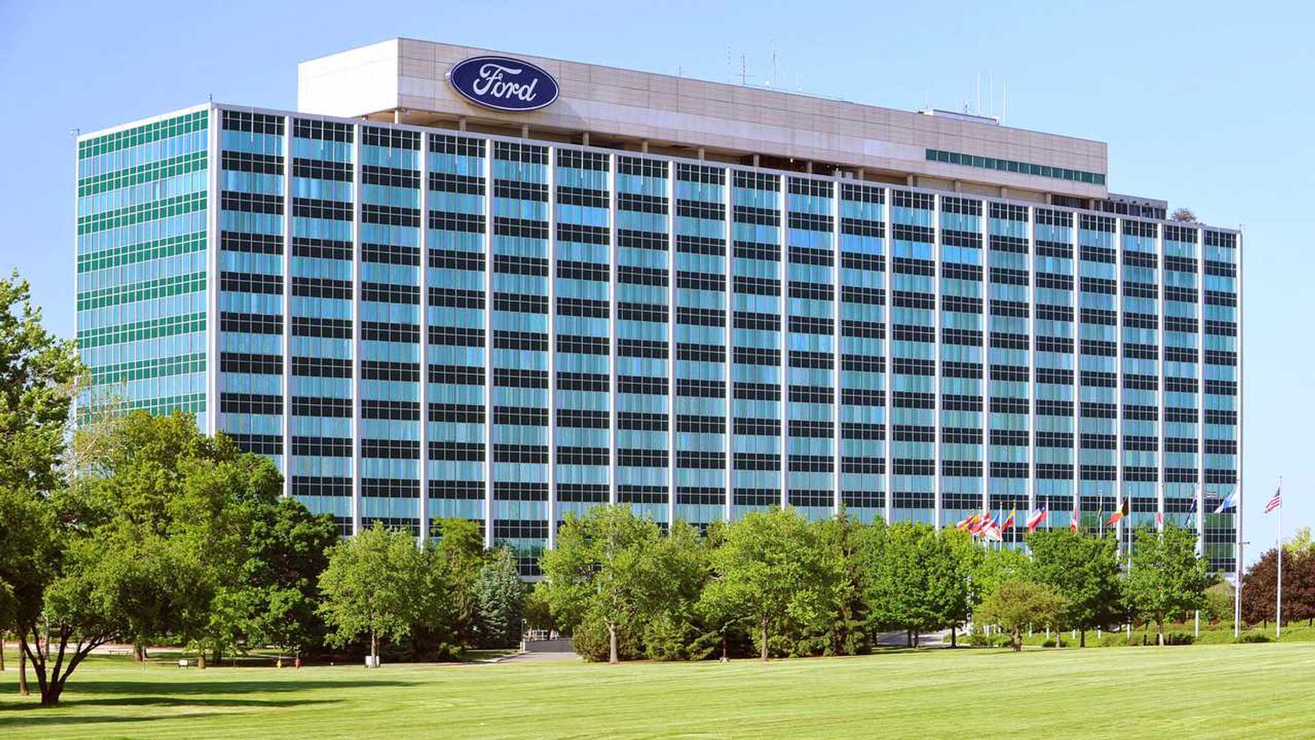 Ford, ABD'deki genel merkez binası üzerine projeksiyon kuruyor