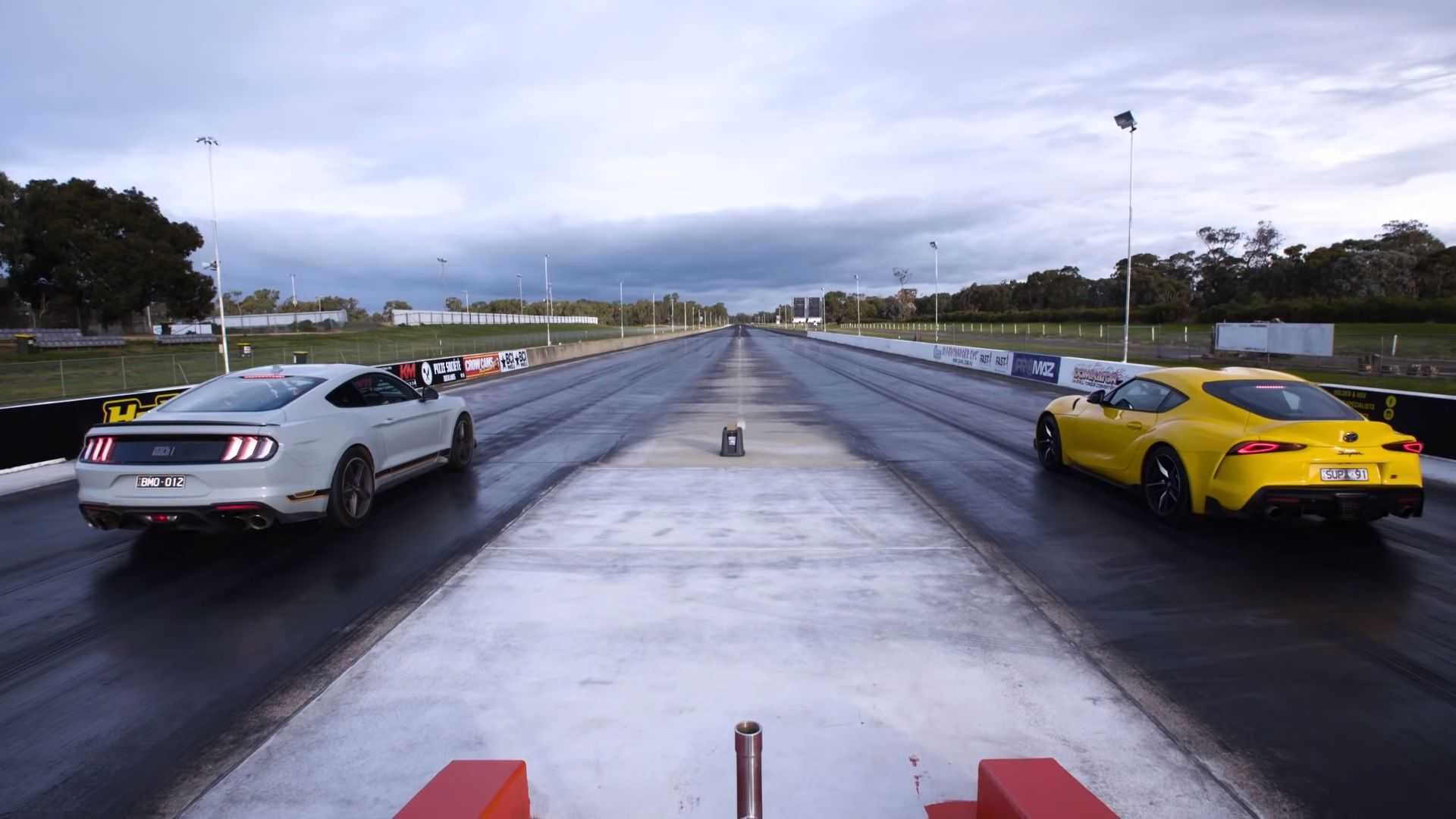 Vídeo: Mustang Mach 1 e Toyota Supra disputam arrancada