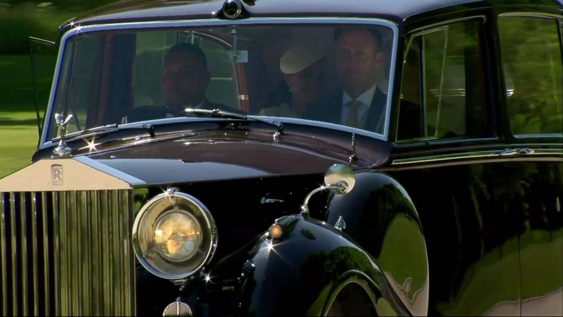 Clássico Rolls-Royce da Rainha da Inglaterra foi usado no casamento real