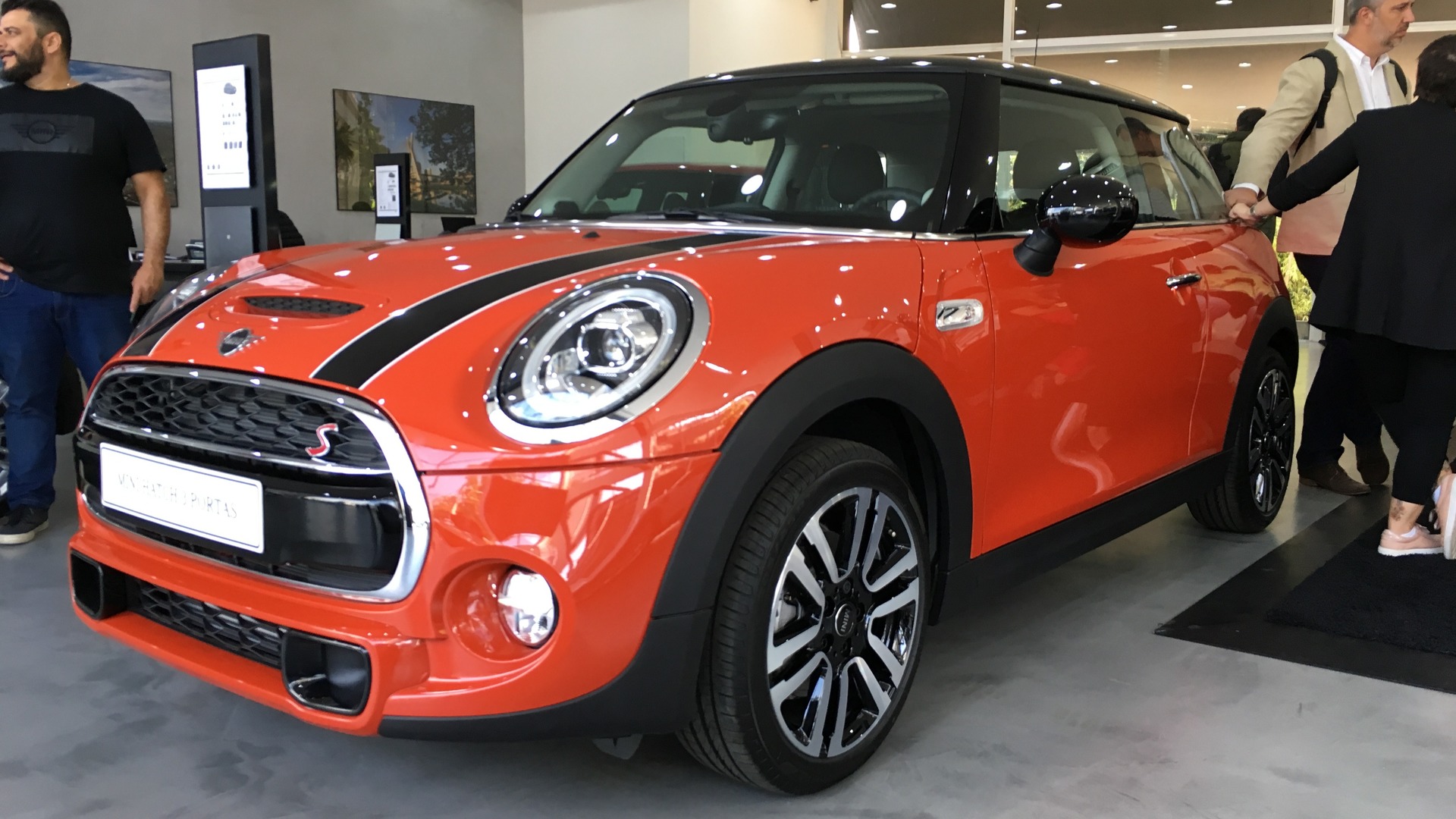 Mini Cooper 2019 renovado chega com preço inicial de R$ 120 mil