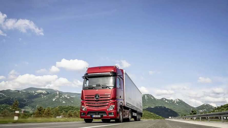 New Mercedes Actros Ditches Conventional Mirrors For Cameras