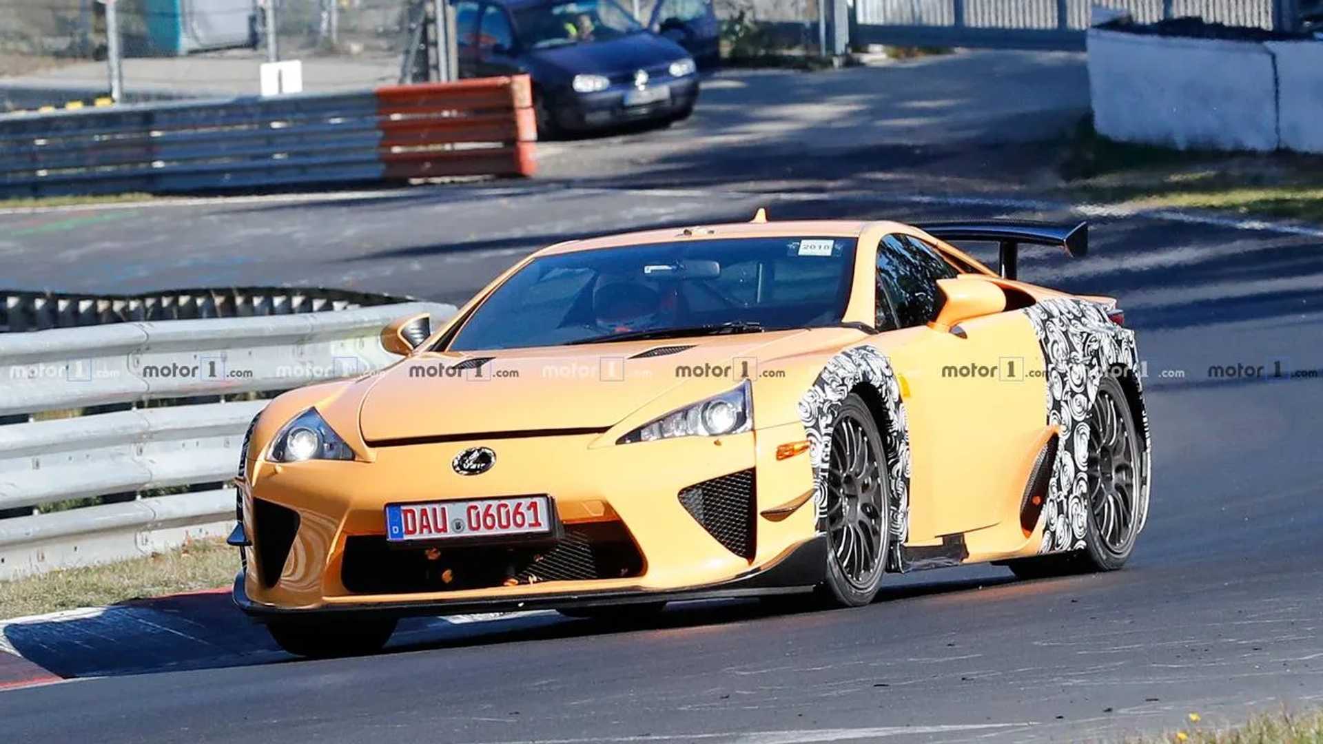 Mais que fait cette Lexus LFA sur le Nürburgring