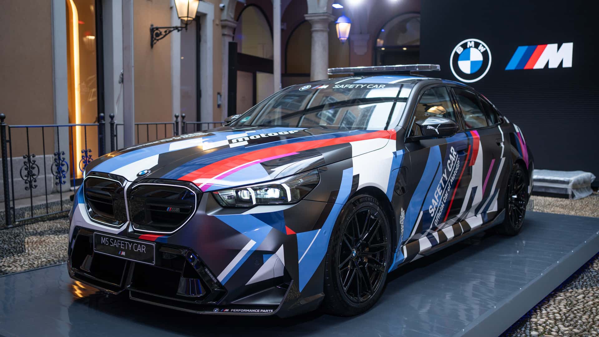Quanto è veloce la nuova BMW M5 per la MotoGP
