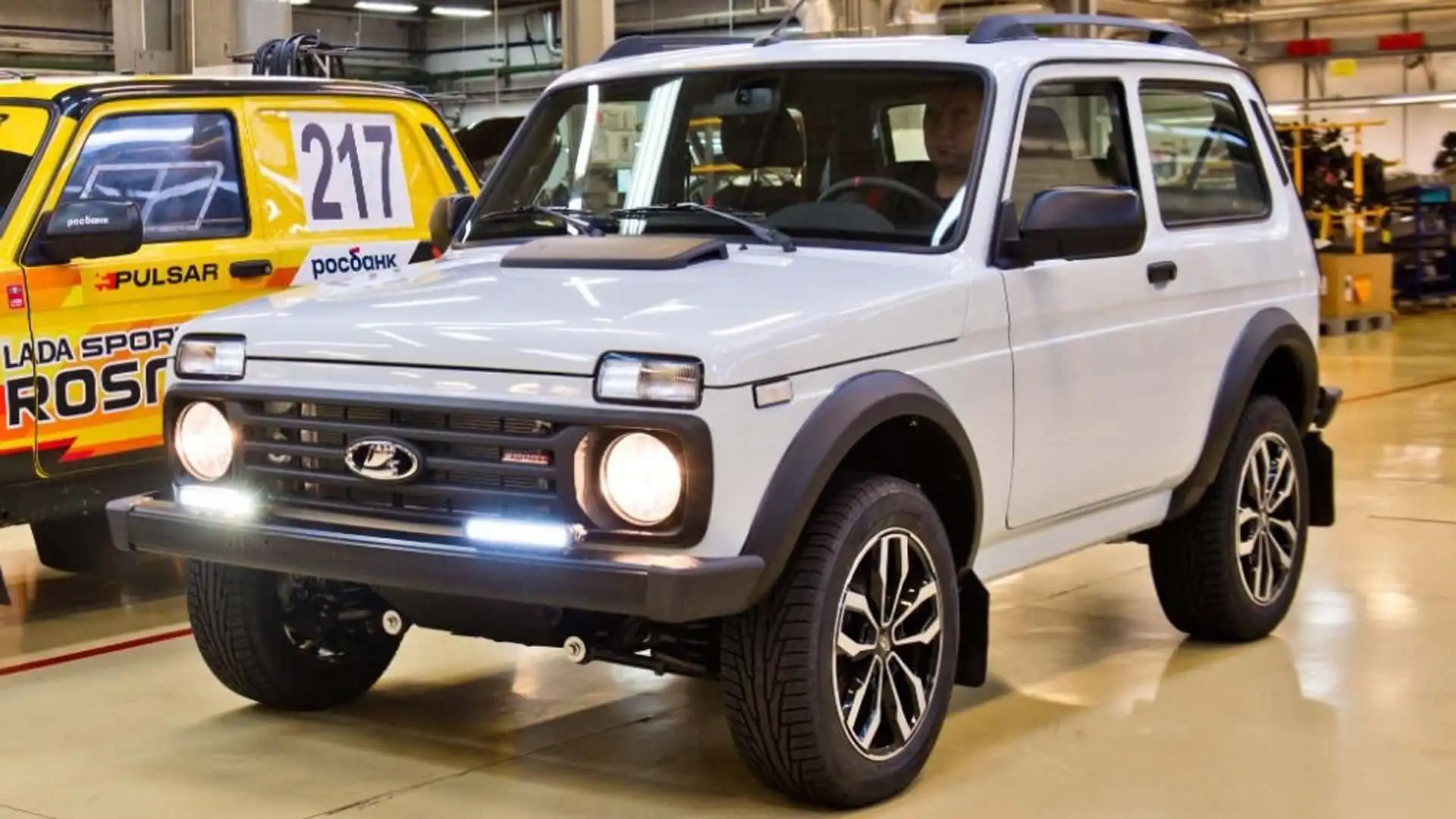 Lada Niva Best Car Roadtrip Georgien: Im 4x4 Lada Niva Von Kutaissi