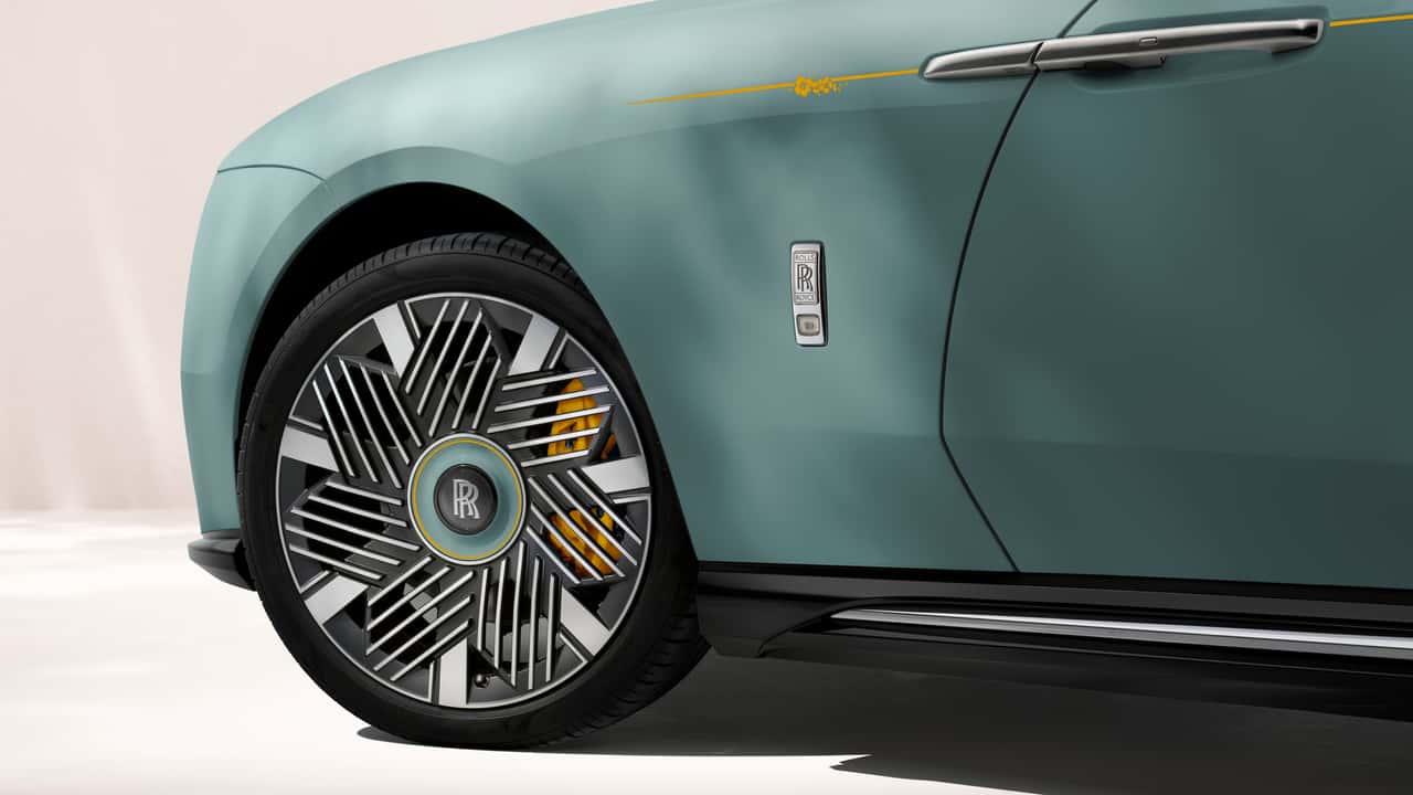 Rolls-Royce baharın zarafetini geleceğe taşıyor!