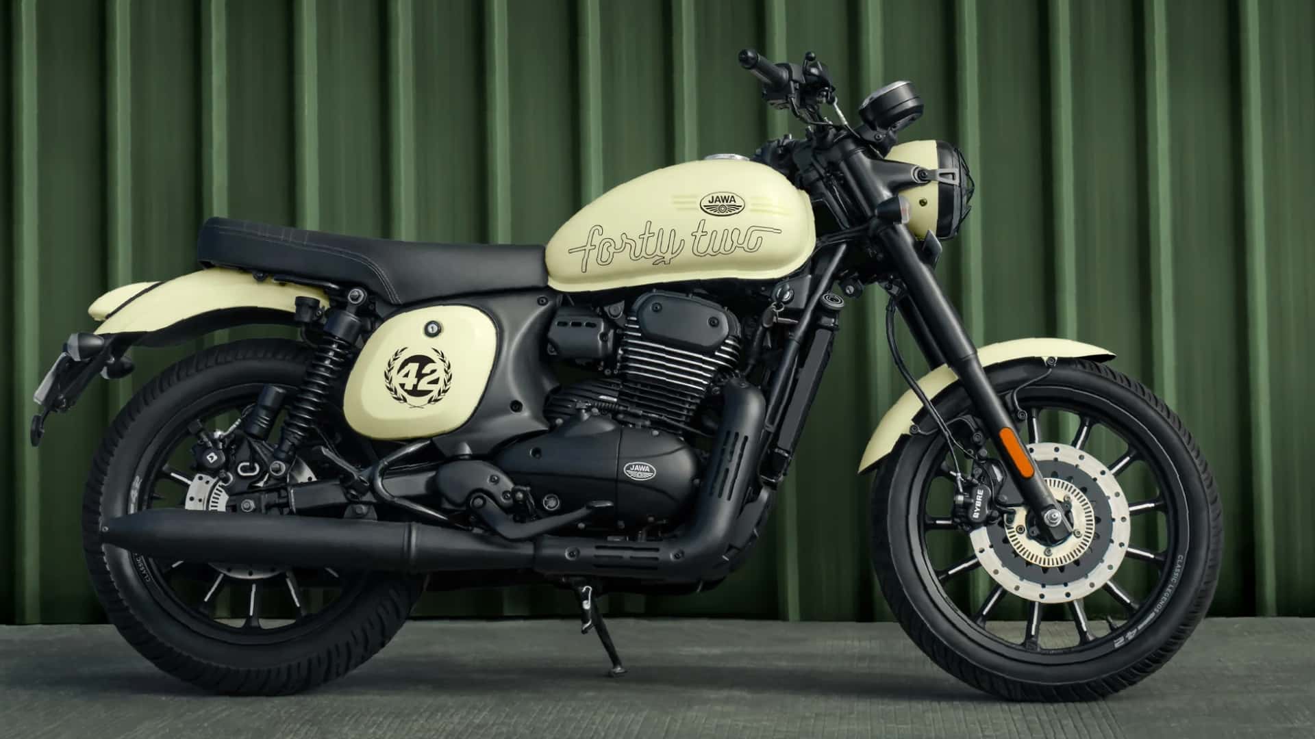 This Retro-Inspired Indian Cruiser Motorcycle Comes In a Whopping 15 Colors