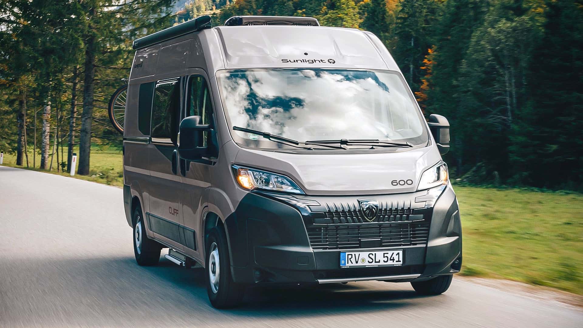 Sunlight Cliff ICLINE: edición especial diésel con base Peugeot Boxer
