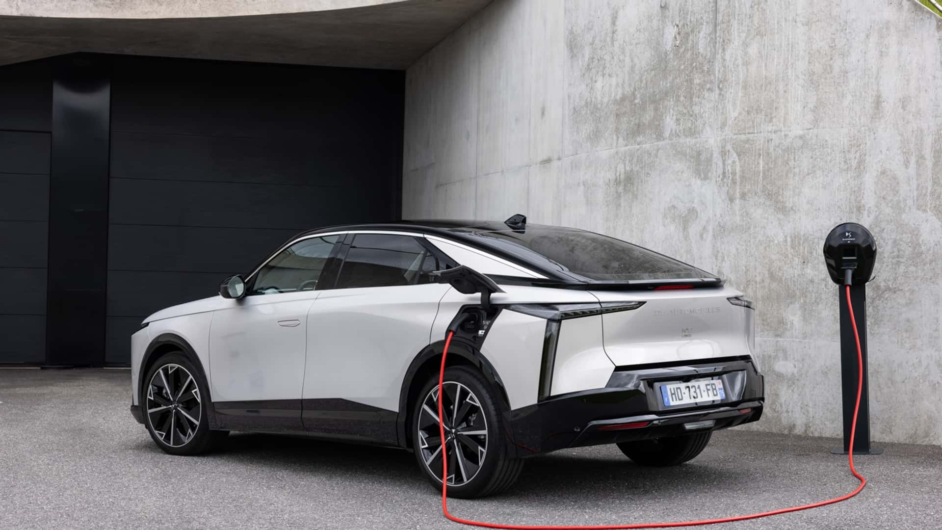 Foto: DS N°8, la prova su strada di Motor1.com | Motor1.com