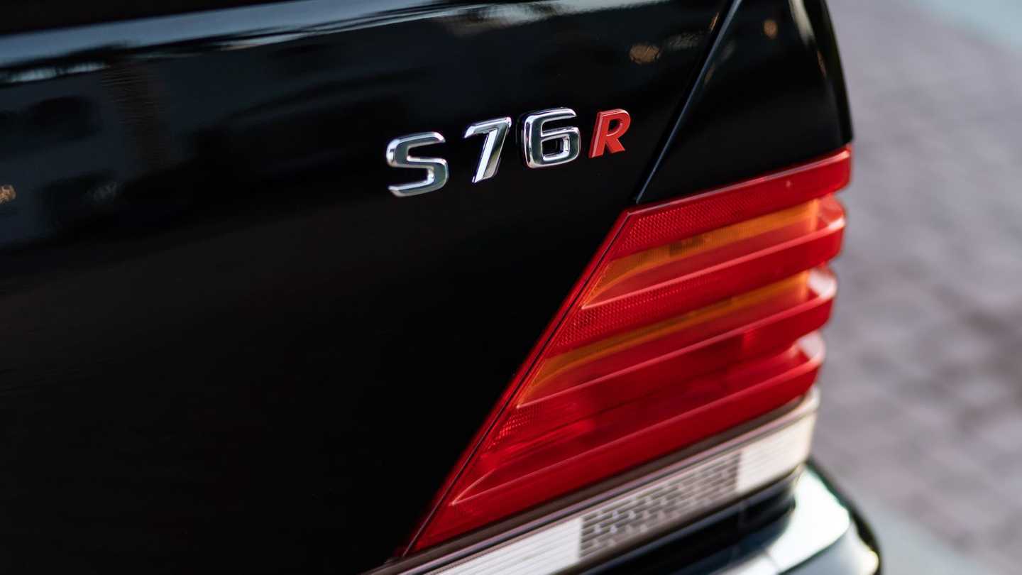 Este Mercedes-Benz 600 SEL de 1992 es un genial restomod V12