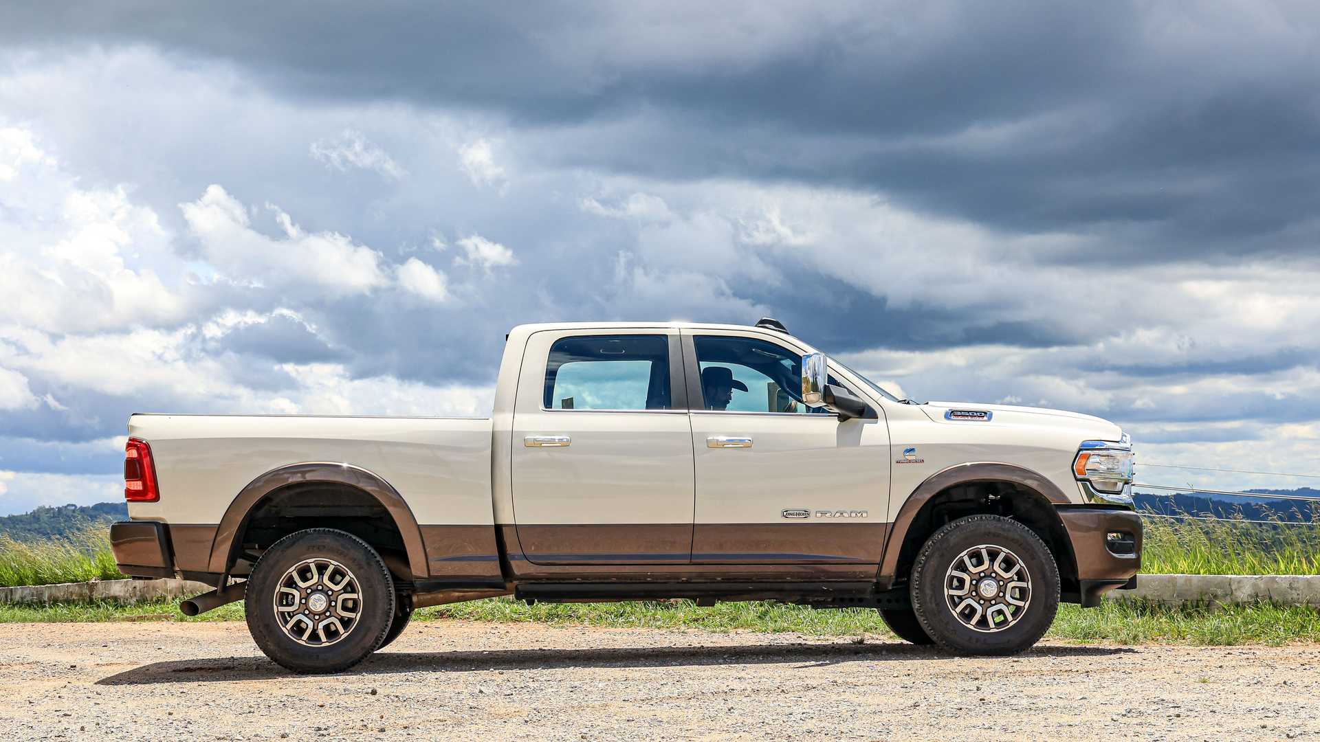 Ram 3500 Long Horn Como Anda A Picape Com Porte De Caminhão