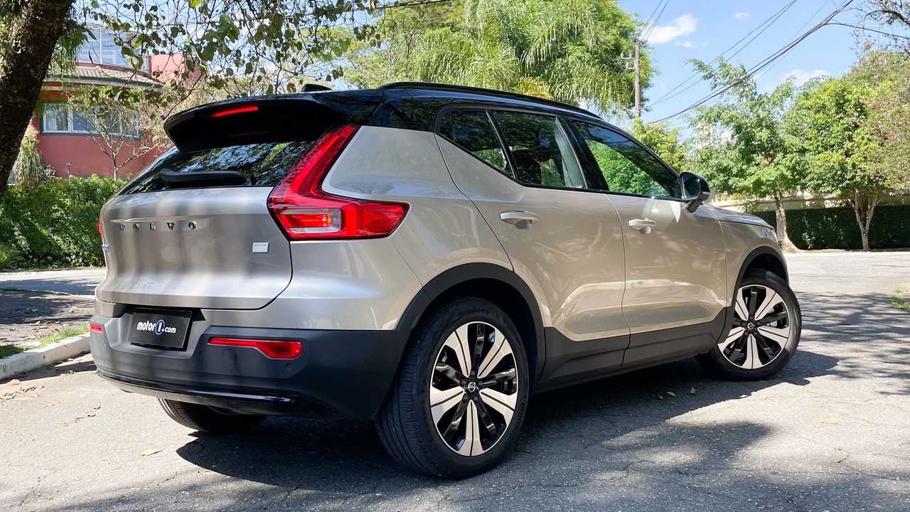 Volvo XC40 P6 2023: como anda a versão mais barata do SUV elétrico