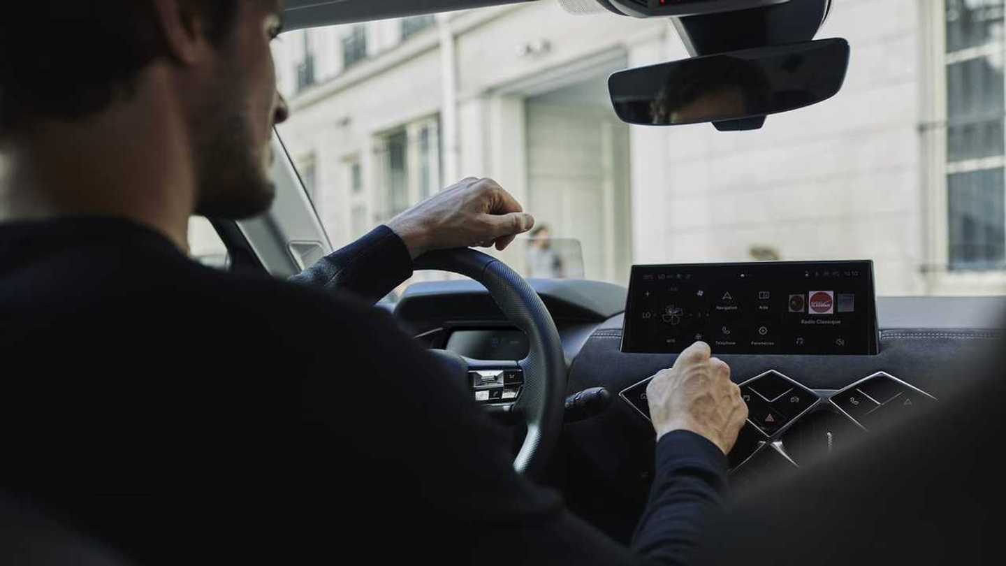 2022 DS3 E-Tense Facelift Debuts With Shorter Name, More Power And Range