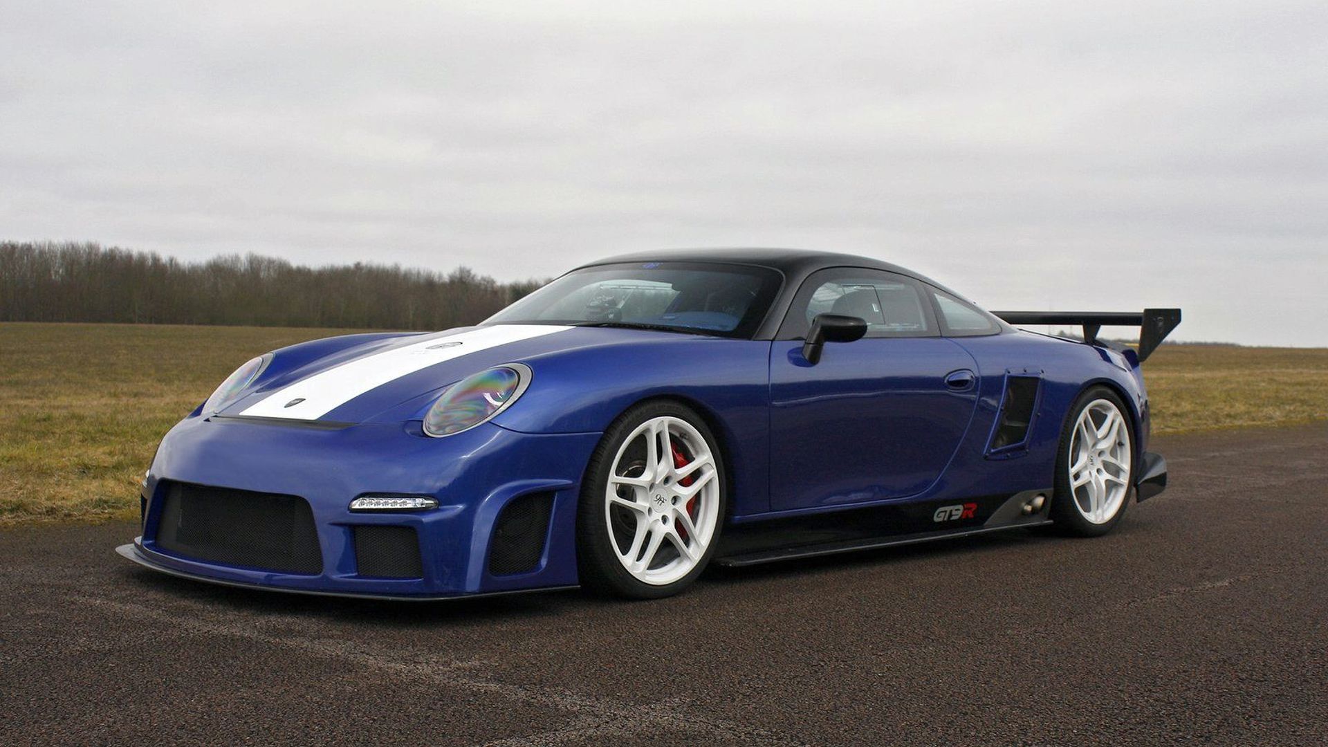 9ff GT9-R Crashes at High Speed Event in UK