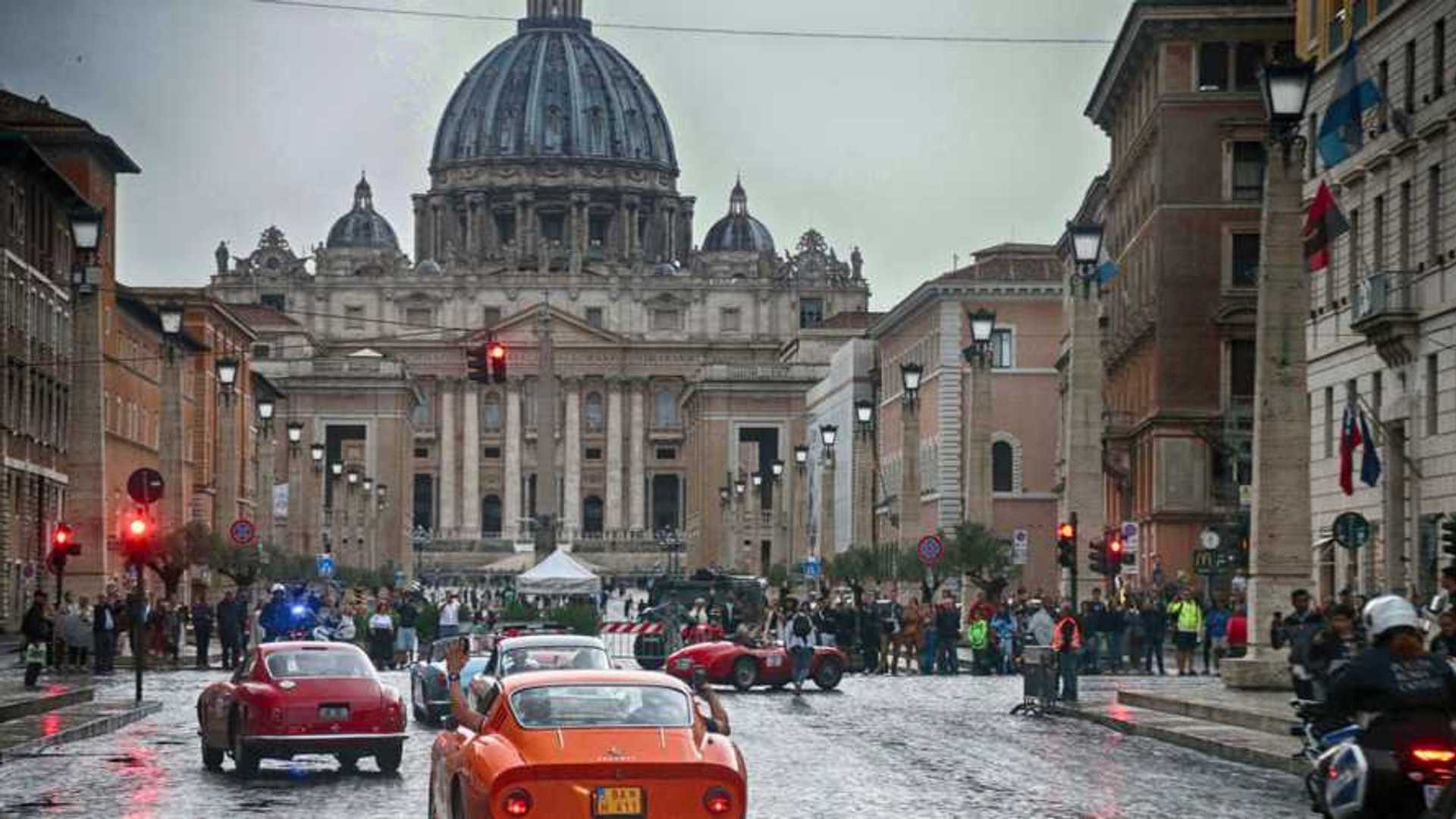 Oltre 80 le Ferrari d’epoca alla Cavalcade Classiche romana
