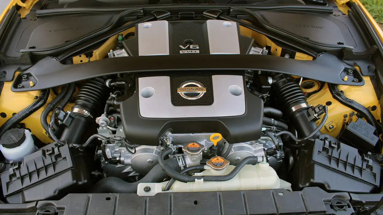 370z Engine Bay