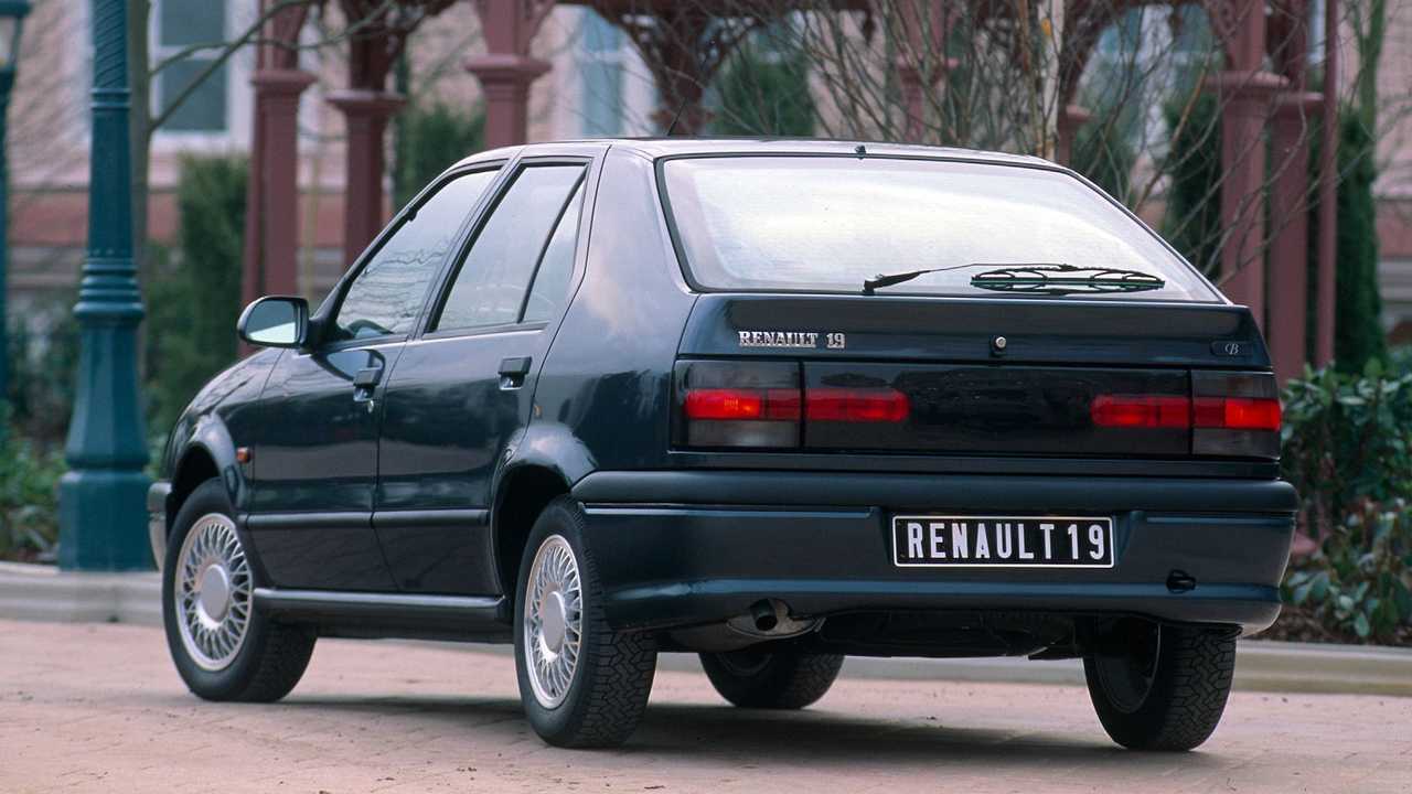 Renault 19, la compatta per famiglie del nuovo corso