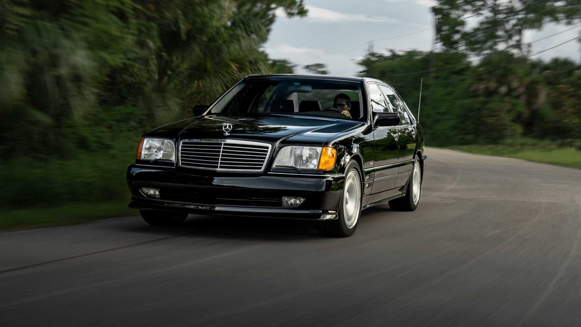 Este Mercedes-Benz 600 SEL de 1992 es un genial restomod V12