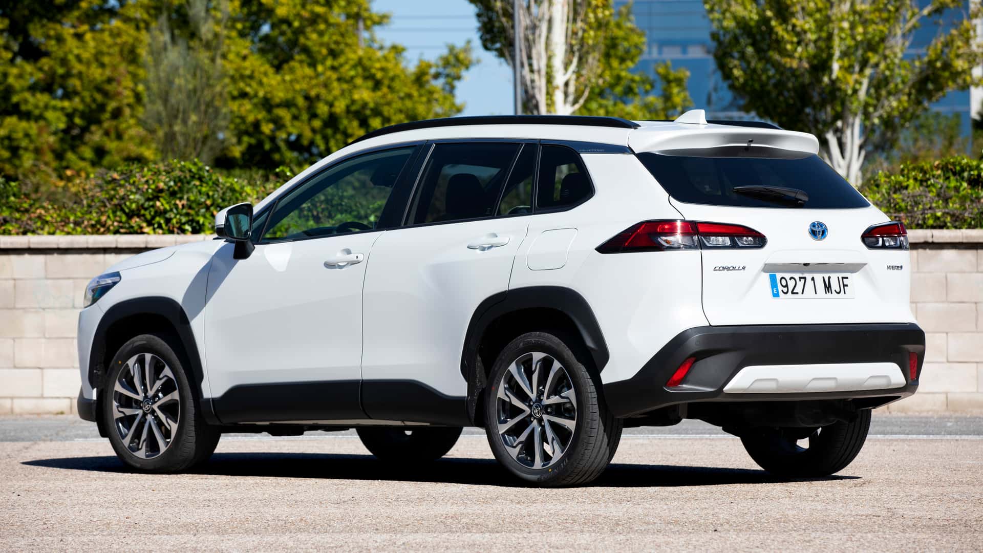 Nuevo Toyota Corolla Cross 2024: SUV híbrido… ¡y 3.650 € de rebaja!