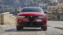 Alfa Romeo abbandona la targa asimmetrica spostata a sinistra
