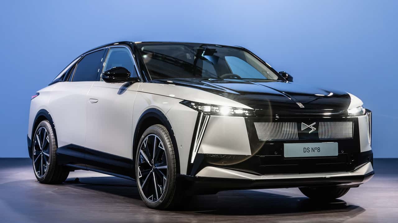 DS N°8, ecco la nuova ammiraglia francese che nasce in Italia