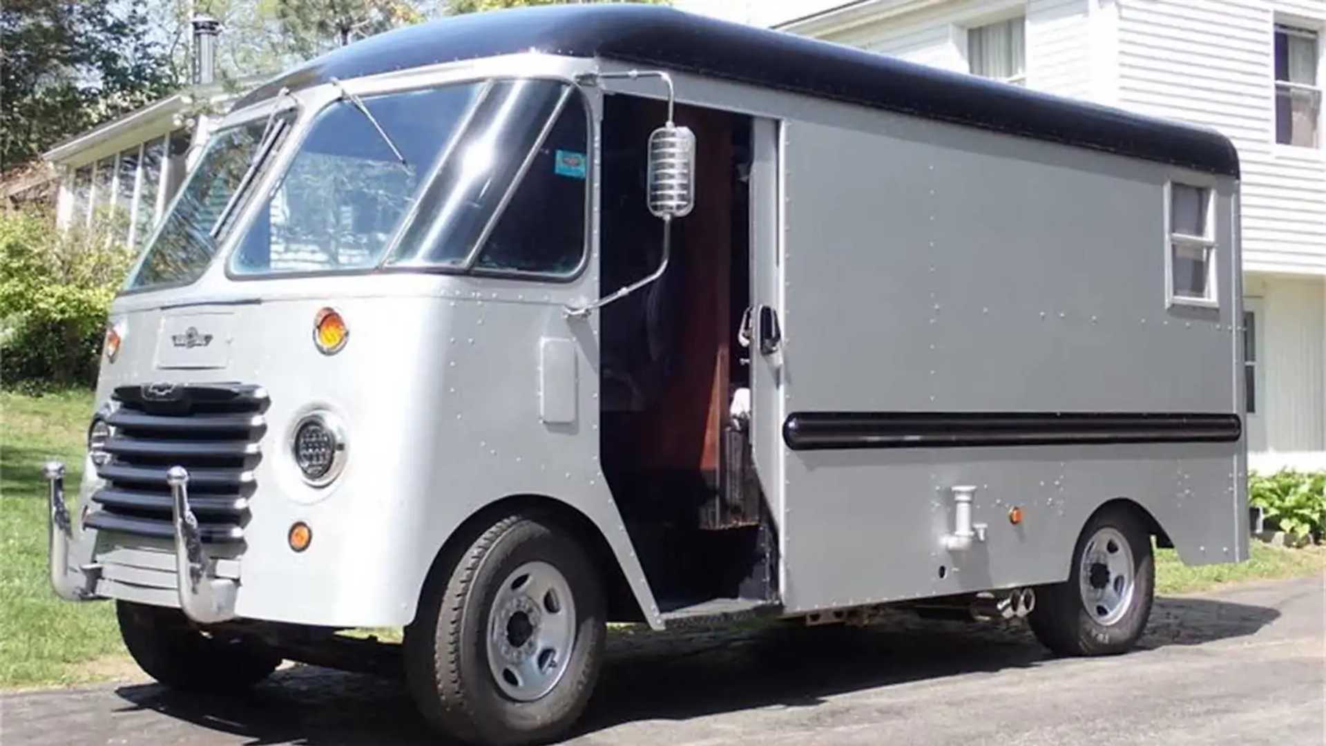 Chevrolet Grumman-Olson 1956: Van Barang Berbodi Aluminium