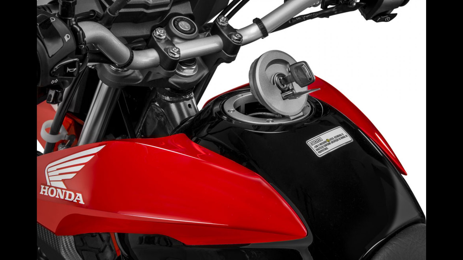 Honda apresenta NXR Bros 2015 com novo motor de 160 cc