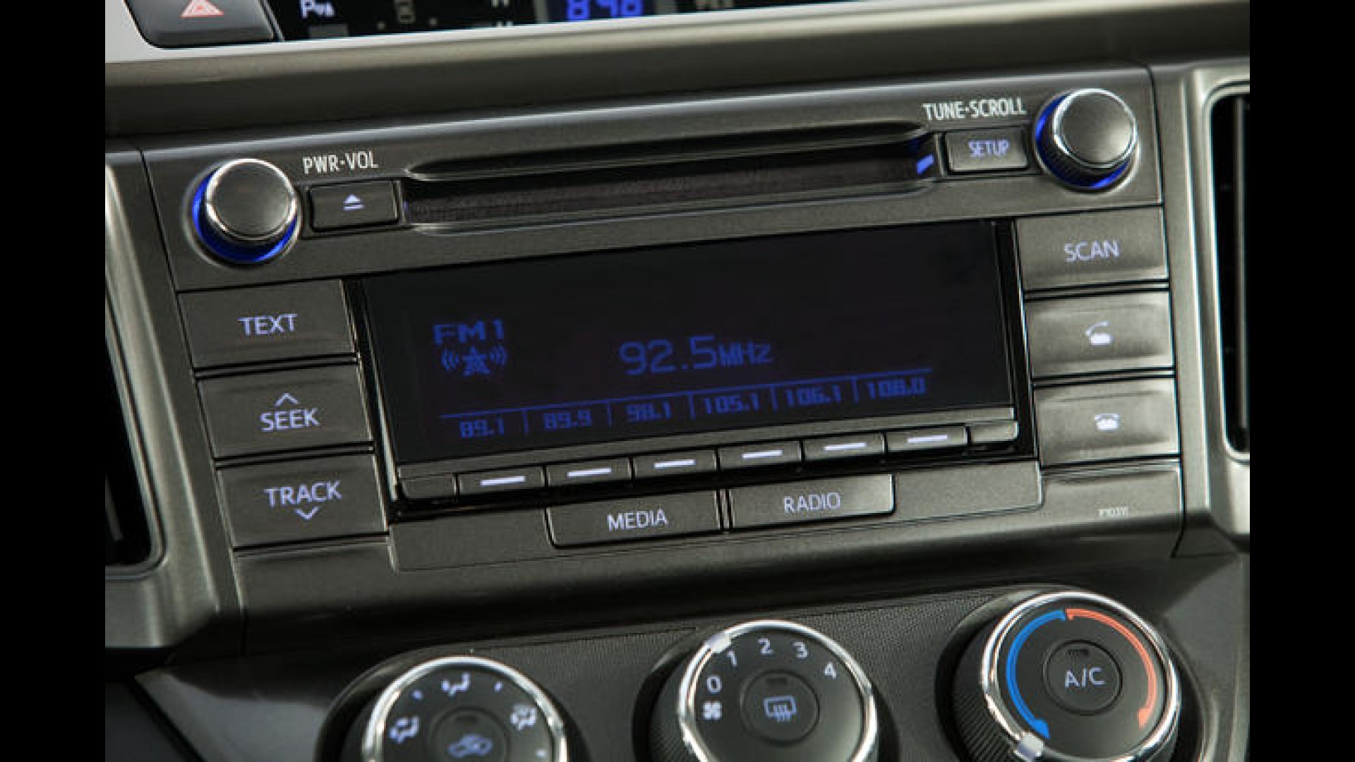 Novo Toyota RAV4 tem três versões e preço inicial de R$ 96.900