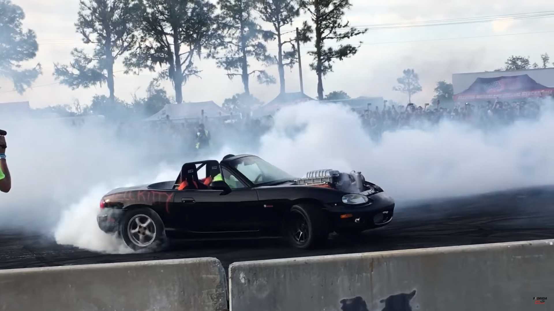 Hellcat Miata Burnout | Motor1.com Bilder
